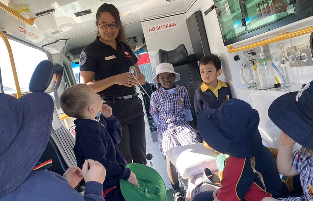 Anne Hamersley primary receive first aid training - Echo Newspaper