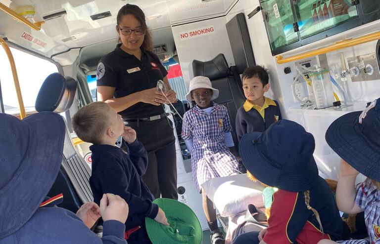 Anne Hamersley primary receive first aid training - Echo Newspaper